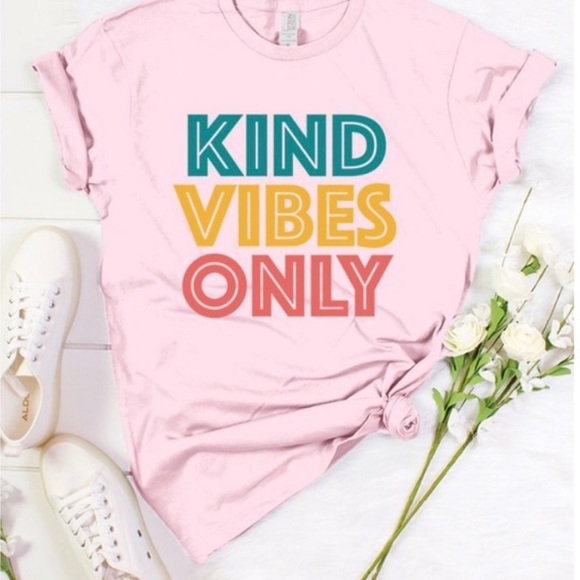 KFab Designs | Tops | Nwt Liquidation Pink Kind Vibes Graphic Tee ...